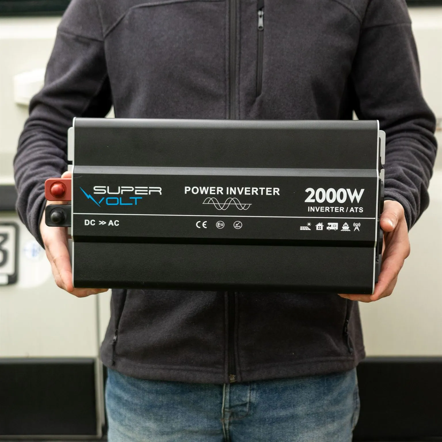 Supervolt 12V 2000W Wechselrichter mit Netzvorrangschaltung & FI ...