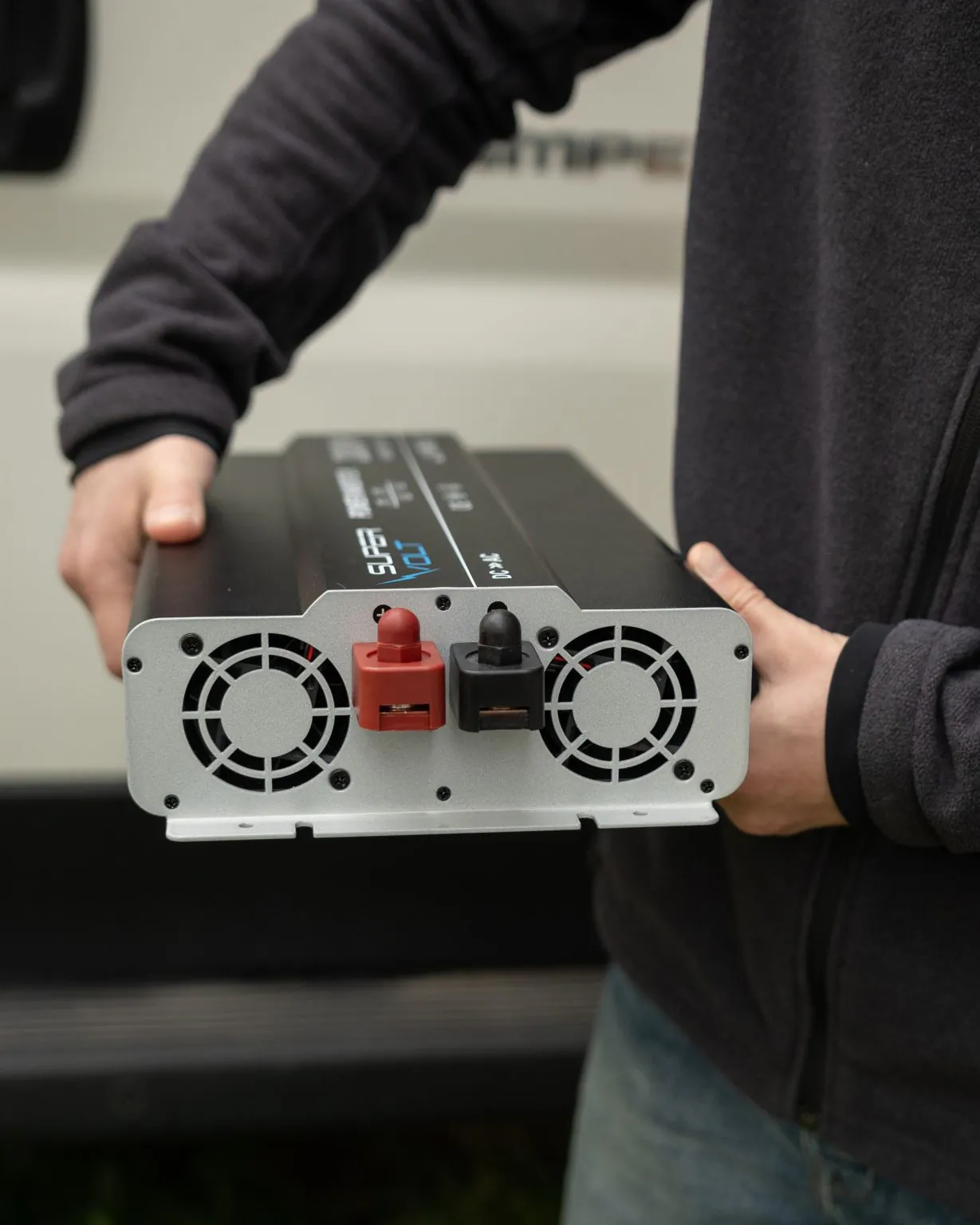 Supervolt 12V 2000W Wechselrichter mit Netzvorrangschaltung & FI ...